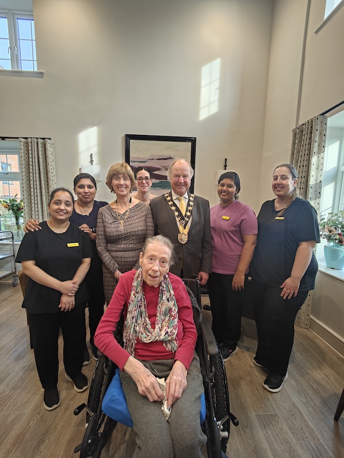 Betty And Peter Celebrate 70th Anniversary With Mayor And Mayoress